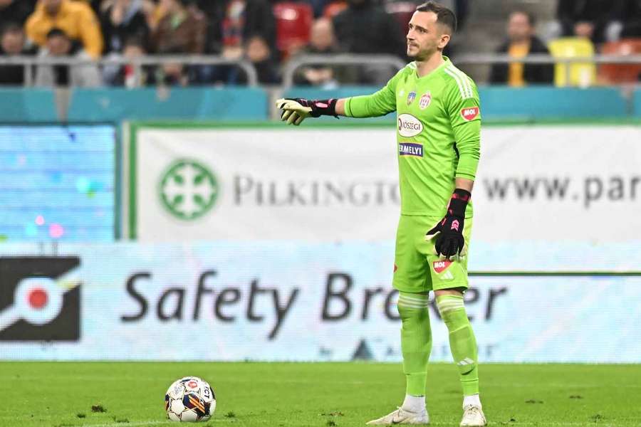 Dinu Moldovan transferat de la Rapid; Petrila și Micovschi cu contract ...